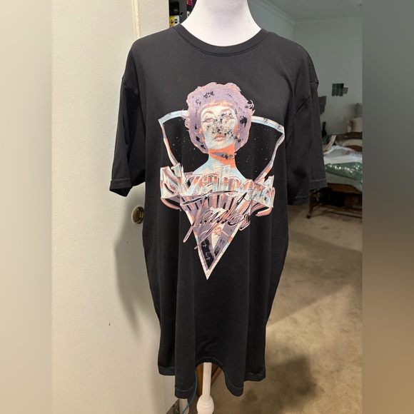 Elizabeth Taylor | Tops | Elizabeth Taylor Cleopatra Pyramid Tee | Poshmark